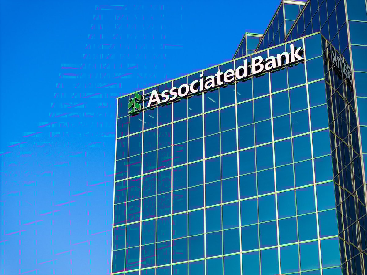 Associated Bank Introduces LED Letter Set to Illuminate the Skyline